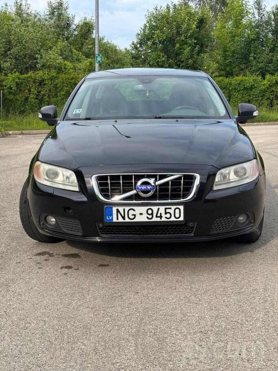 Black Volvo V70 2009 in Riga, with an engine capacity of 2.40 L and mileage of 346 thousand km for 4990 €, photo 4 on AUTOMOTO.COM.LV