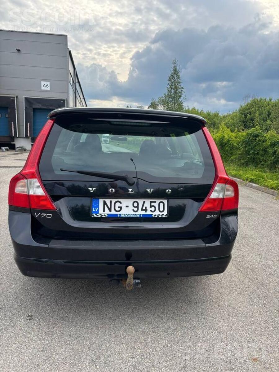 Black Volvo V70 2009 in Riga, with an engine capacity of 2.40 L and mileage of 346 thousand km for 4990 €, photo 9 on AUTOMOTO.COM.LV