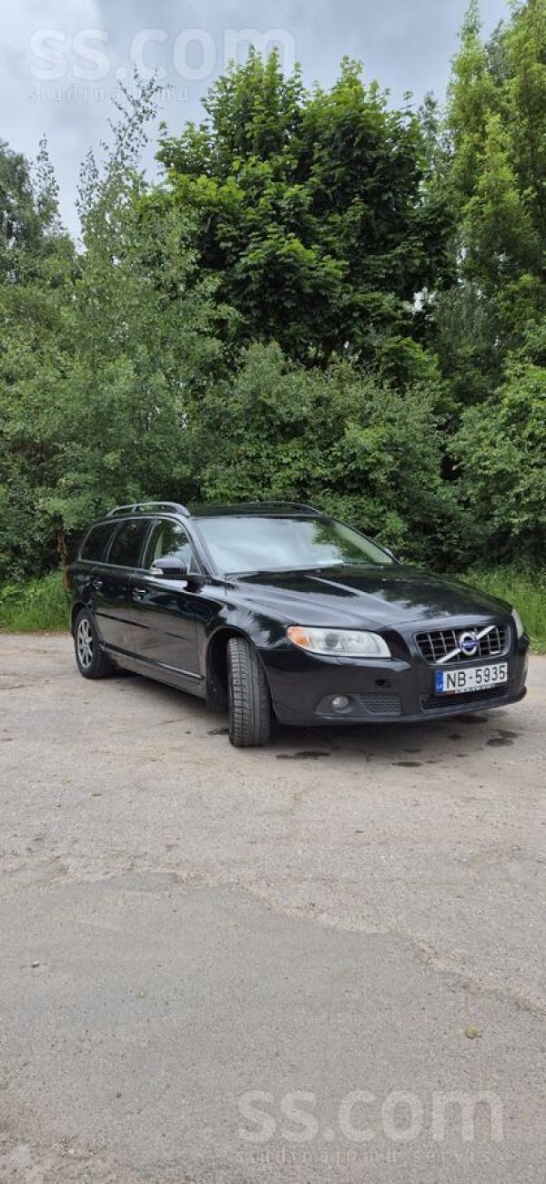 Melns Volvo V70 2009 Rīga, ar dzinēja tilpumu 2.40 L un nobraukumu 345 tūkst. km par 7500 €, foto 2 vietnē AUTOMOTO.COM.LV