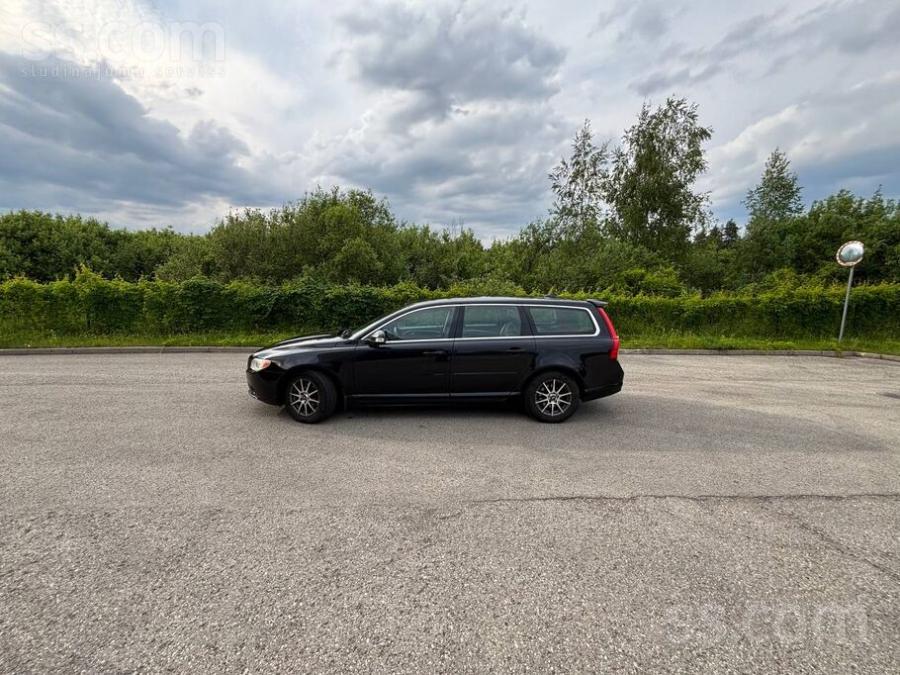 Black Volvo V70 2009 in Riga, with an engine capacity of 2.40 L and mileage of 346 thousand km for 4400 €, photo 3 on AUTOMOTO.COM.LV