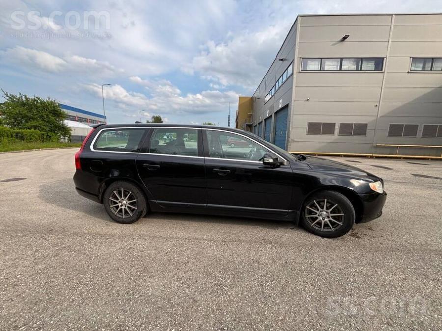 Black Volvo V70 2009 in Riga, with an engine capacity of 2.40 L and mileage of 346 thousand km for 4400 €, photo 4 on AUTOMOTO.COM.LV