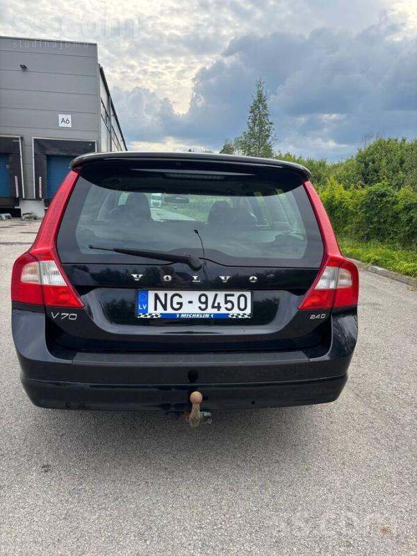 Black Volvo V70 2009 in Riga, with an engine capacity of 2.40 L and mileage of 346 thousand km for 4400 €, photo 5 on AUTOMOTO.COM.LV