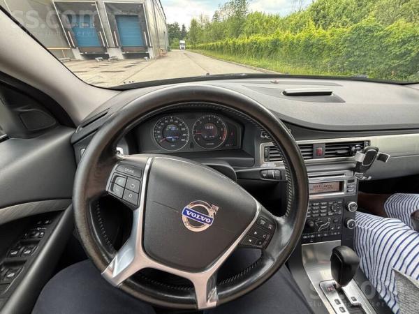 Black Volvo V70 2009 in Riga, with an engine capacity of 2.40 L and mileage of 346 thousand km for 4400 €, photo 8 on AUTOMOTO.COM.LV