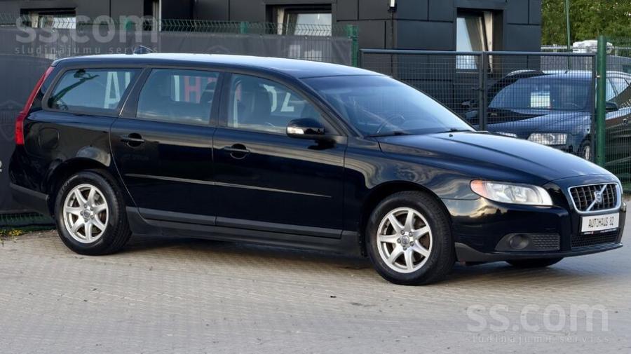 Melns Volvo V70 2009 Liepāja, ar dzinēja tilpumu 2.40 L un nobraukumu 355 tūkst. km par 5300 €, foto 2 vietnē AUTOMOTO.COM.LV