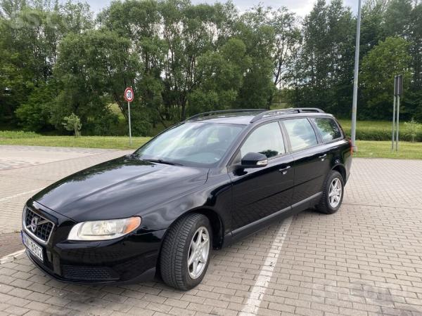 Black Volvo V70 2009 in Rezekne, with an engine capacity of 2.00 L and mileage of 0 thousand km for 4350 €, photo 3 on AUTOMOTO.COM.LV