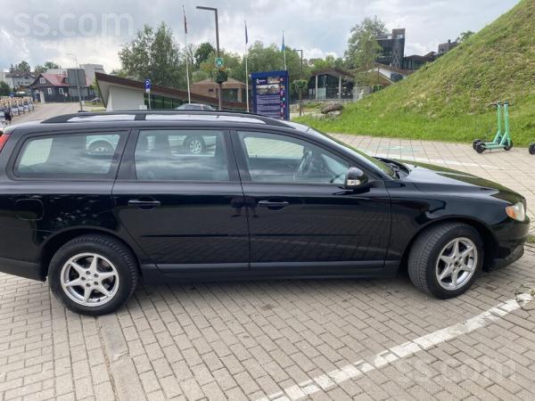 Black Volvo V70 2009 in Rezekne, with an engine capacity of 2.00 L and mileage of 0 thousand km for 4350 €, photo 5 on AUTOMOTO.COM.LV