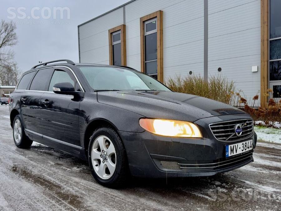 Black Volvo V70 2009 in Riga, with an engine capacity of 2.40 L and mileage of 388 thousand km for 3150 €, photo 2 on AUTOMOTO.COM.LV