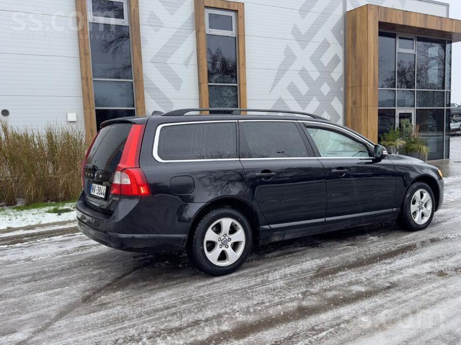 Black Volvo V70 2009 in Riga, with an engine capacity of 2.40 L and mileage of 388 thousand km for 3150 €, photo 3 on AUTOMOTO.COM.LV