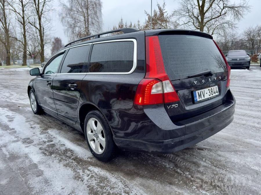 Black Volvo V70 2009 in Riga, with an engine capacity of 2.40 L and mileage of 388 thousand km for 3150 €, photo 4 on AUTOMOTO.COM.LV