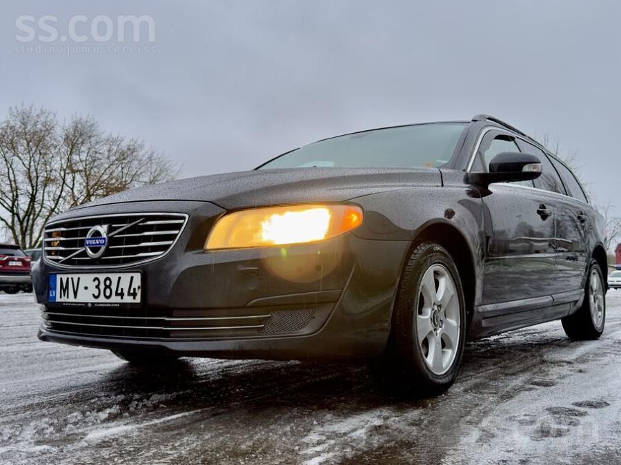 Black Volvo V70 2009 in Riga, with an engine capacity of 2.40 L and mileage of 388 thousand km for 3150 €, photo 5 on AUTOMOTO.COM.LV