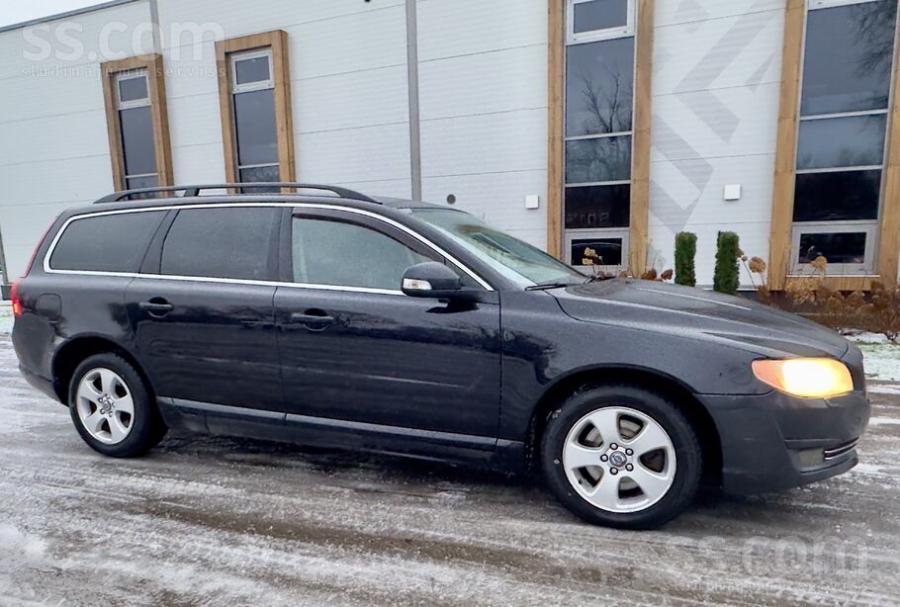 Black Volvo V70 2009 in Riga, with an engine capacity of 2.40 L and mileage of 388 thousand km for 3150 €, photo 7 on AUTOMOTO.COM.LV