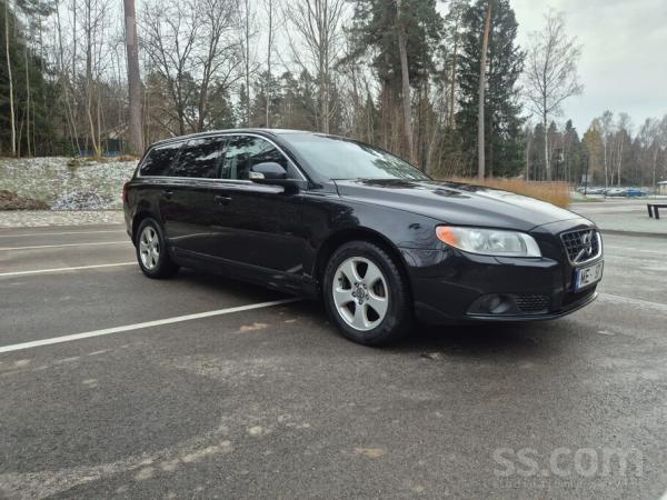 Black Volvo V70 2009 in Ogre, with an engine capacity of 2.40 L and mileage of 493 thousand km for 3950 €, photo 1 on AUTOMOTO.COM.LV
