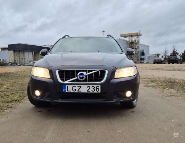 Melns Volvo V70 2009 Viļņa, ar dzinēja tilpumu 2.00 L un nobraukumu 325 tūkst. km par 3070 €, foto 2 vietnē AUTOMOTO.COM.LV