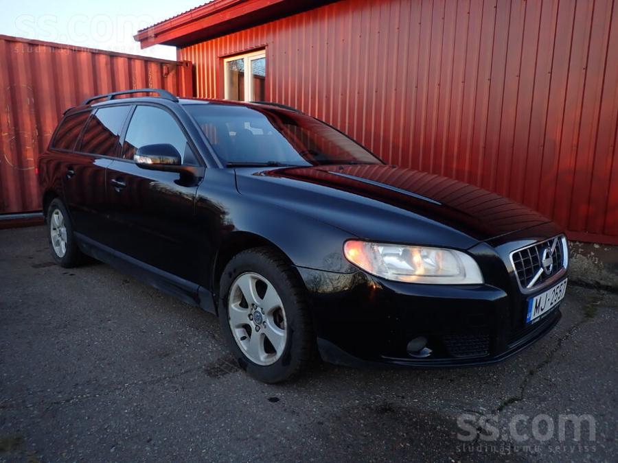 Black Volvo V70 2009 in Liepaja, with an engine capacity of 2.40 L and mileage of 316 thousand km for 4950 €, photo 1 on AUTOMOTO.COM.LV