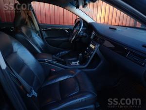 Black Volvo V70 2009 in Liepaja, with an engine capacity of 2.40 L and mileage of 316 thousand km for 4950 €, photo 6 on AUTOMOTO.COM.LV