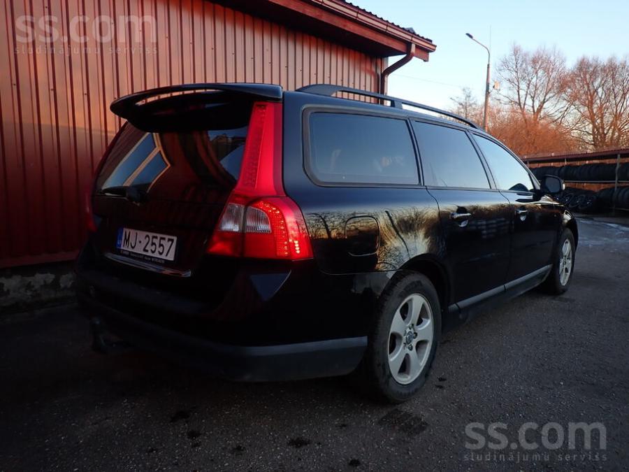 Black Volvo V70 2009 in Liepaja, with an engine capacity of 2.40 L and mileage of 316 thousand km for 4950 €, photo 2 on AUTOMOTO.COM.LV