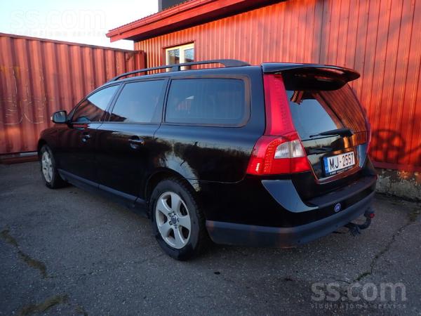 Melns Volvo V70 2009 Liepāja, ar dzinēja tilpumu 2.40 L un nobraukumu 316 tūkst. km par 4950 €, foto 3 vietnē AUTOMOTO.COM.LV