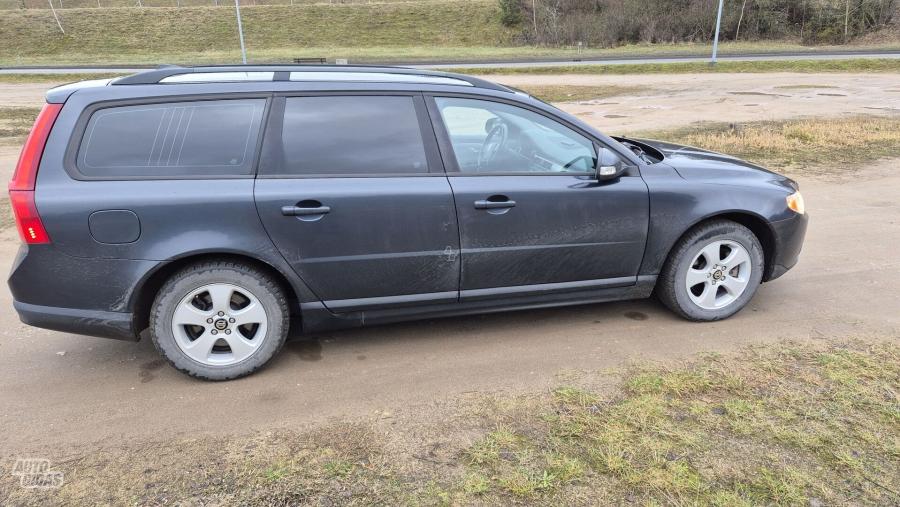 Melns Volvo V70 2009 Viļņa, ar dzinēja tilpumu 2.00 L un nobraukumu 325 tūkst. km par 2970 €, foto 4 vietnē AUTOMOTO.COM.LV