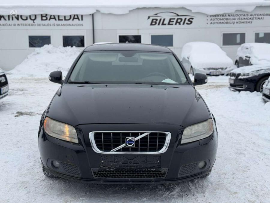 Black Volvo V70 2009 in Utena, with an engine capacity of 2.52 L and mileage of 280 thousand km for 1990 €, photo 3 on AUTOMOTO.COM.LV