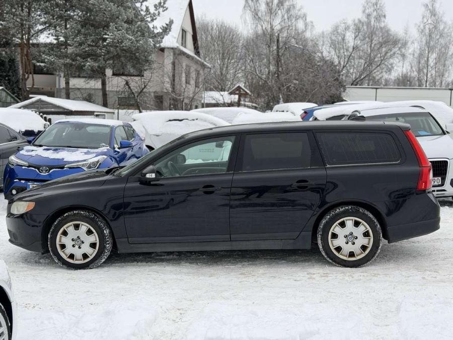 Black Volvo V70 2009 in Utena, with an engine capacity of 2.52 L and mileage of 280 thousand km for 1990 €, photo 4 on AUTOMOTO.COM.LV