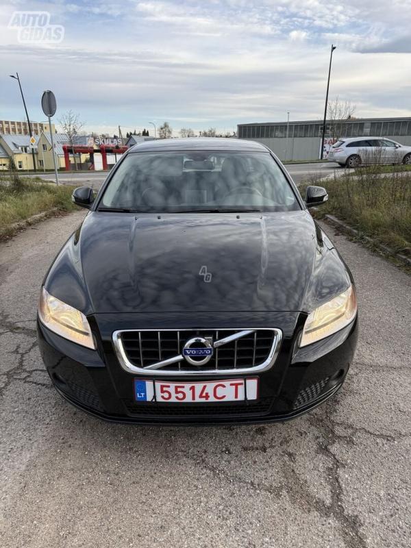 Melns Volvo V70 2009 Alīta, ar dzinēja tilpumu 2.00 L un nobraukumu 291 tūkst. km par 3850 €, foto 1 vietnē AUTOMOTO.COM.LV
