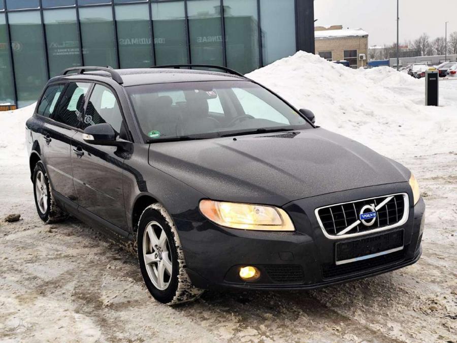 Black Volvo V70 2009 in Siauliai, with an engine capacity of 2.00 L and mileage of 275 thousand km for 3750 €, photo 2 on AUTOMOTO.COM.LV