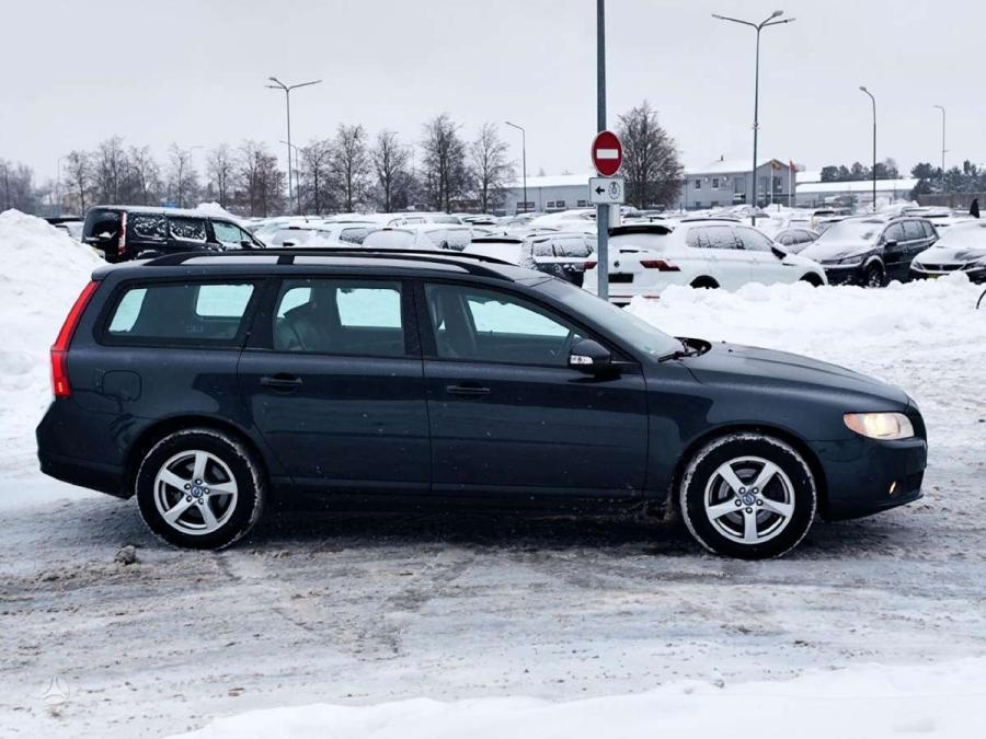 Black Volvo V70 2009 in Siauliai, with an engine capacity of 2.00 L and mileage of 275 thousand km for 3750 €, photo 7 on AUTOMOTO.COM.LV