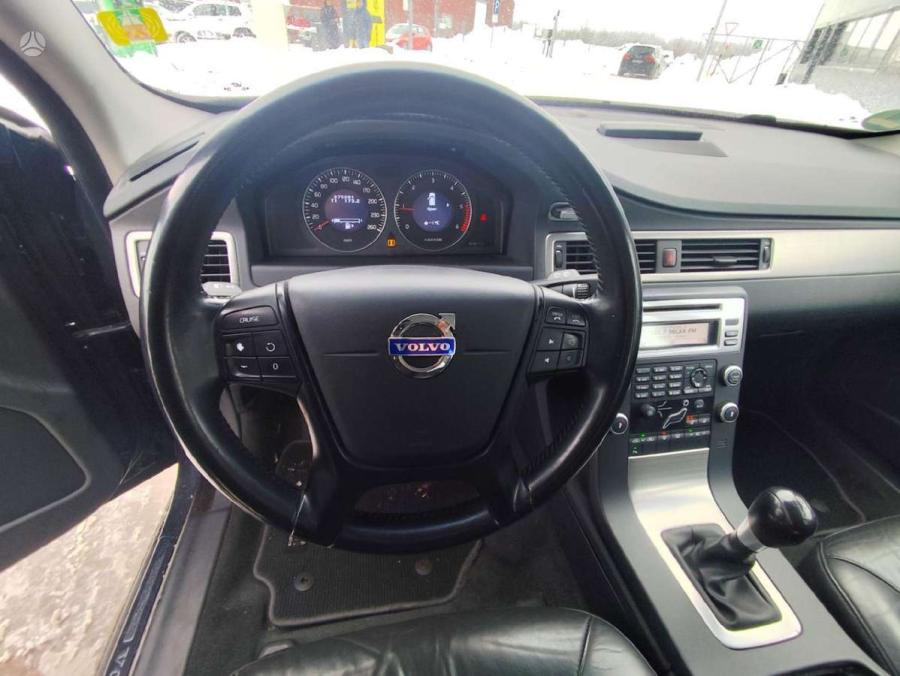 Black Volvo V70 2009 in Siauliai, with an engine capacity of 2.00 L and mileage of 275 thousand km for 3750 €, photo 14 on AUTOMOTO.COM.LV