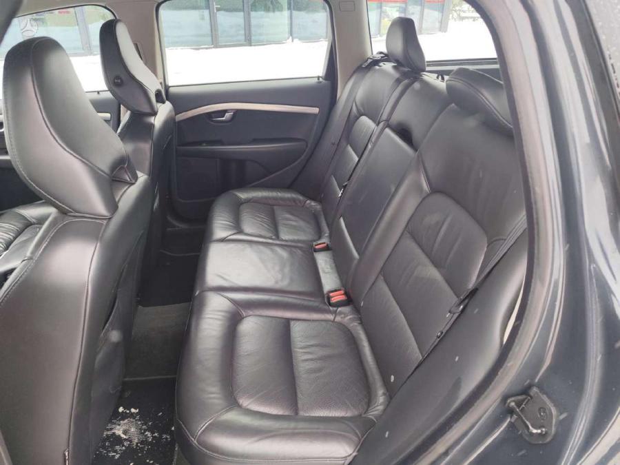 Black Volvo V70 2009 in Siauliai, with an engine capacity of 2.00 L and mileage of 275 thousand km for 3750 €, photo 18 on AUTOMOTO.COM.LV