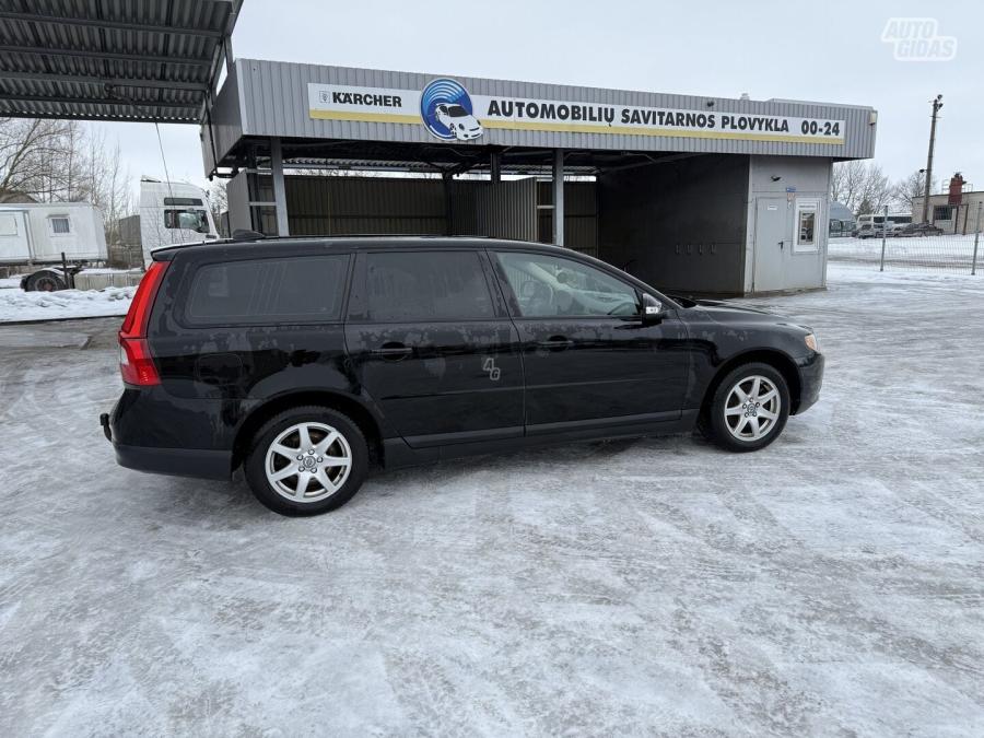 Black Volvo V70 2009 in Marijampole, with an engine capacity of 2.40 L and mileage of 300 thousand km for 3450 €, photo 5 on AUTOMOTO.COM.LV