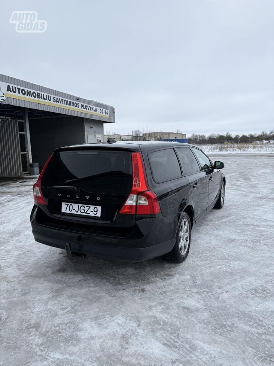 Black Volvo V70 2009 in Marijampole, with an engine capacity of 2.40 L and mileage of 300 thousand km for 3450 €, photo 6 on AUTOMOTO.COM.LV