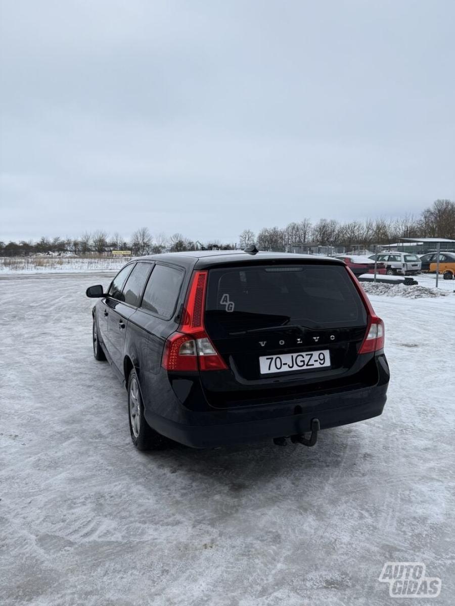 Black Volvo V70 2009 in Marijampole, with an engine capacity of 2.40 L and mileage of 300 thousand km for 3450 €, photo 7 on AUTOMOTO.COM.LV