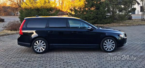 Melns Volvo V70 2009 Paide, ar dzinēja tilpumu 2.40 L un nobraukumu 327 tūkst. km par 5250 €, foto 3 vietnē AUTOMOTO.COM.LV