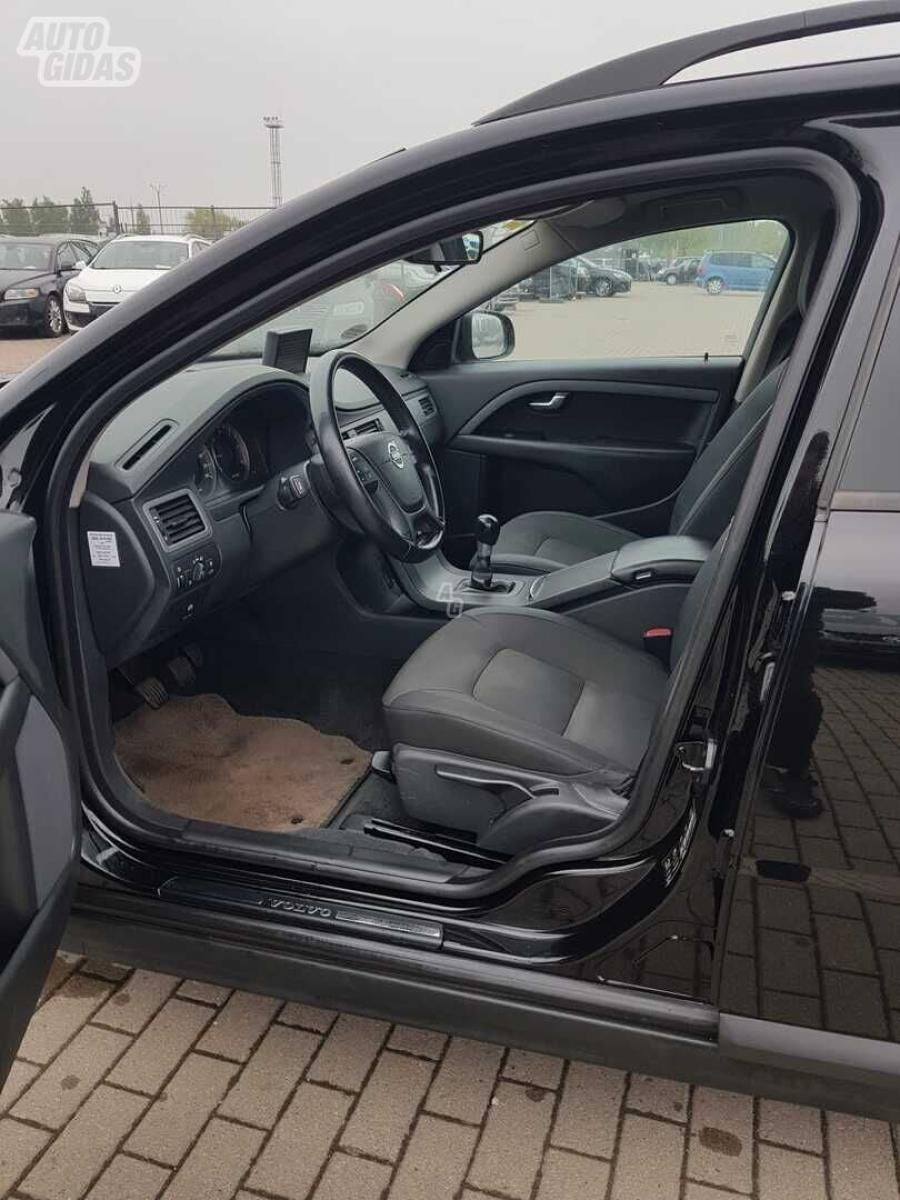 Melns Volvo V70 2009 Marijampole, ar dzinēja tilpumu 2.00 L un nobraukumu 369 tūkst. km par 3900 €, foto 15 vietnē AUTOMOTO.COM.LV