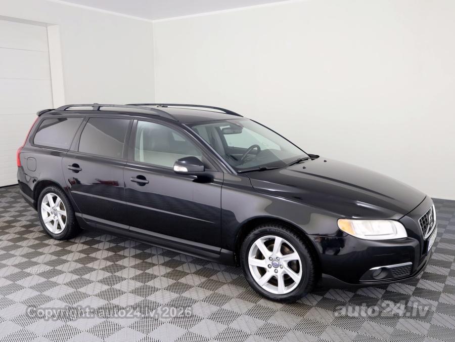 Melns Volvo V70 2009 Tallina, ar dzinēja tilpumu 2.40 L un nobraukumu 319 tūkst. km par 2999 €, foto 1 vietnē AUTOMOTO.COM.LV