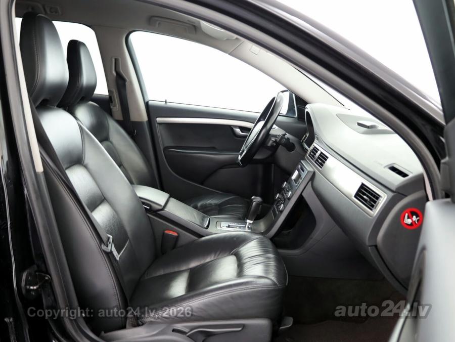 Melns Volvo V70 2009 Tallina, ar dzinēja tilpumu 2.40 L un nobraukumu 319 tūkst. km par 2999 €, foto 7 vietnē AUTOMOTO.COM.LV