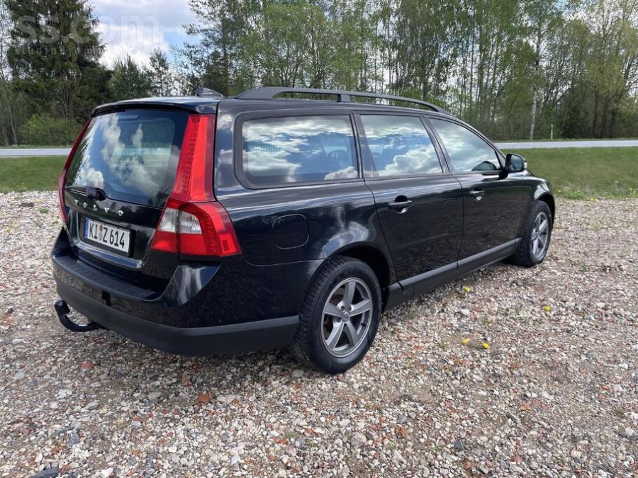 Black Volvo V70 2009 in Cesis, with an engine capacity of 2.40 L and mileage of 0 thousand km for 3990 €, photo 3 on AUTOMOTO.COM.LV