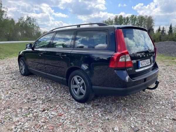 Black Volvo V70 2009 in Cesis, with an engine capacity of 2.40 L and mileage of 0 thousand km for 3990 €, photo 4 on AUTOMOTO.COM.LV