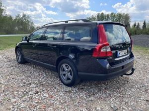 Black Volvo V70 2009 in Cesis, with an engine capacity of 2.40 L and mileage of 0 thousand km for 3990 €, photo 5 on AUTOMOTO.COM.LV