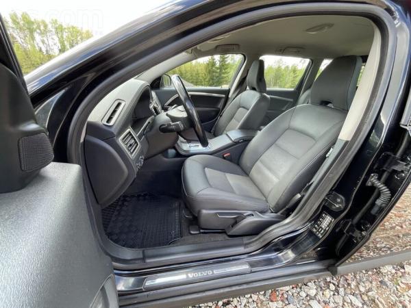 Black Volvo V70 2009 in Cesis, with an engine capacity of 2.40 L and mileage of 0 thousand km for 3990 €, photo 5 on AUTOMOTO.COM.LV