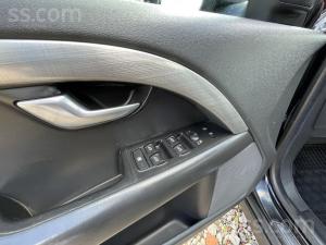 Black Volvo V70 2009 in Cesis, with an engine capacity of 2.40 L and mileage of 0 thousand km for 3990 €, photo 7 on AUTOMOTO.COM.LV