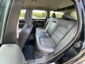 Black Volvo V70 2009 in Cesis, with an engine capacity of 2.40 L and mileage of 0 thousand km for 3990 €, photo 8 on AUTOMOTO.COM.LV