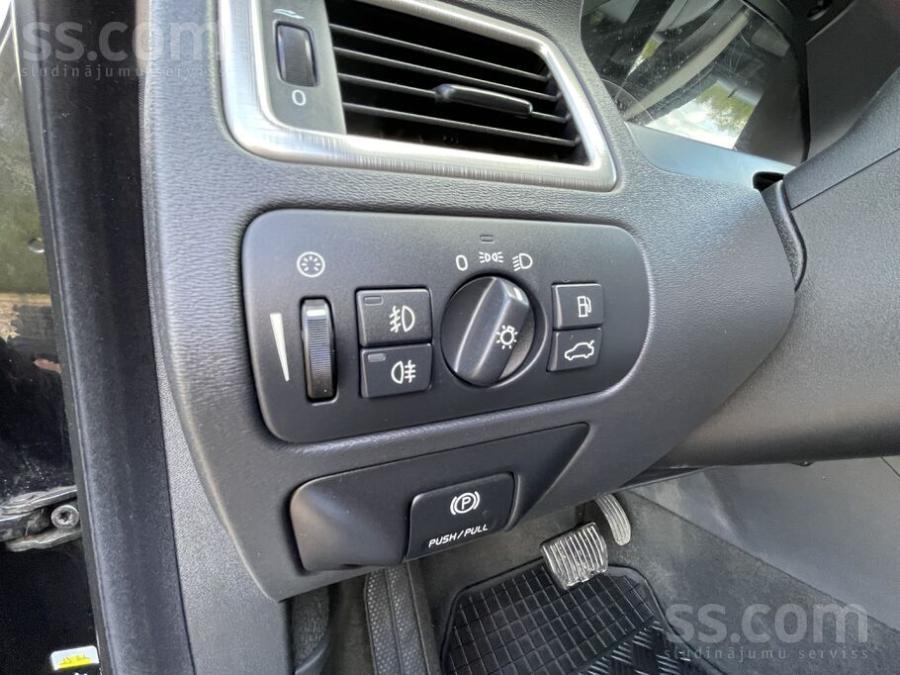 Black Volvo V70 2009 in Cesis, with an engine capacity of 2.40 L and mileage of 0 thousand km for 3990 €, photo 9 on AUTOMOTO.COM.LV