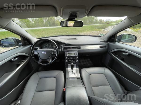 Black Volvo V70 2009 in Cesis, with an engine capacity of 2.40 L and mileage of 0 thousand km for 3990 €, photo 9 on AUTOMOTO.COM.LV