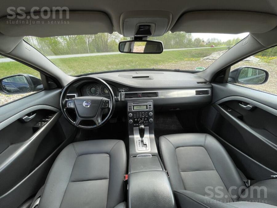 Black Volvo V70 2009 in Cesis, with an engine capacity of 2.40 L and mileage of 0 thousand km for 3990 €, photo 10 on AUTOMOTO.COM.LV