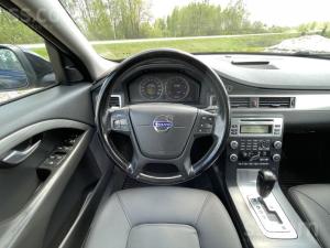 Black Volvo V70 2009 in Cesis, with an engine capacity of 2.40 L and mileage of 0 thousand km for 3990 €, photo 12 on AUTOMOTO.COM.LV