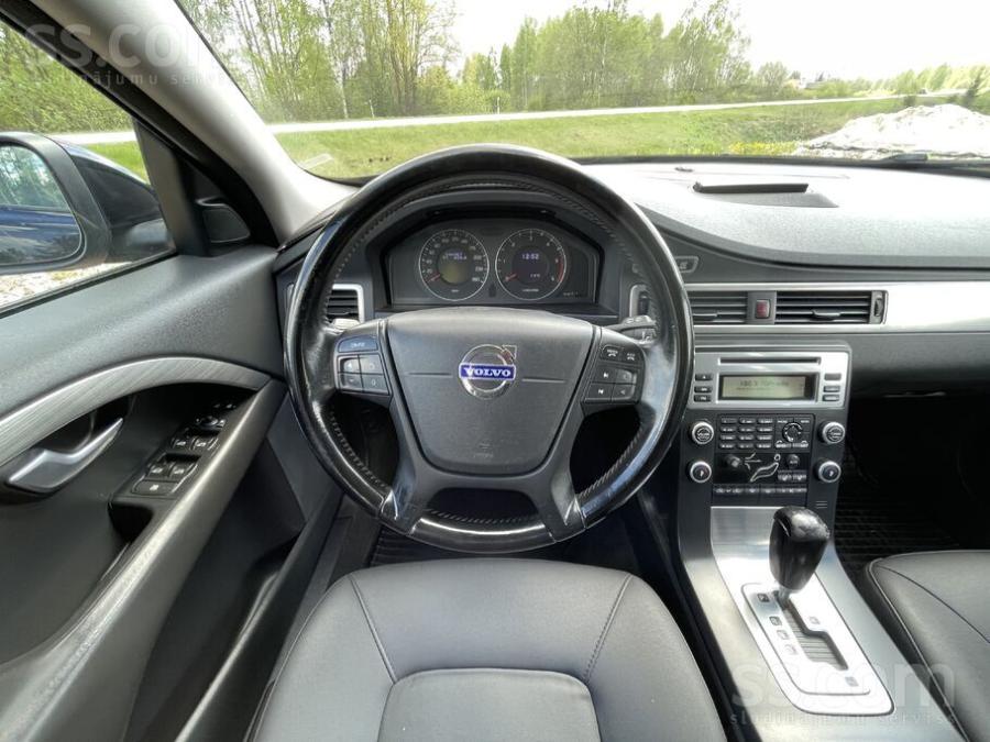 Black Volvo V70 2009 in Cesis, with an engine capacity of 2.40 L and mileage of 0 thousand km for 3990 €, photo 12 on AUTOMOTO.COM.LV