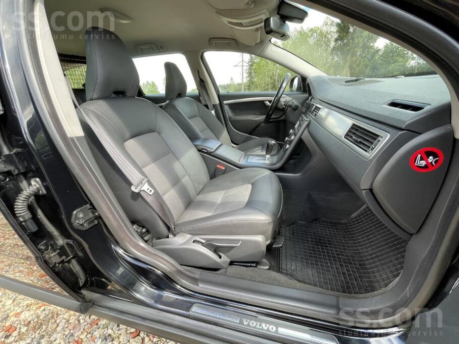 Black Volvo V70 2009 in Cesis, with an engine capacity of 2.40 L and mileage of 0 thousand km for 3990 €, photo 13 on AUTOMOTO.COM.LV