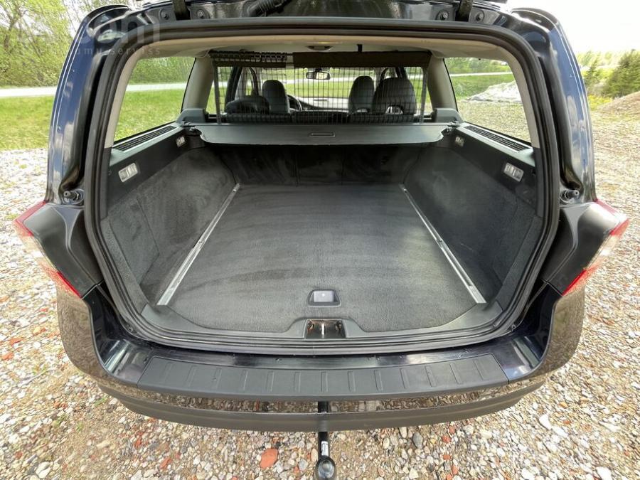 Black Volvo V70 2009 in Cesis, with an engine capacity of 2.40 L and mileage of 0 thousand km for 3990 €, photo 14 on AUTOMOTO.COM.LV