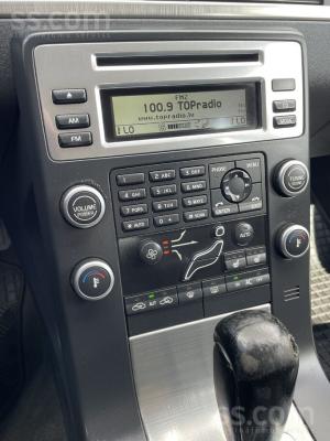 Black Volvo V70 2009 in Cesis, with an engine capacity of 2.40 L and mileage of 0 thousand km for 3990 €, photo 18 on AUTOMOTO.COM.LV